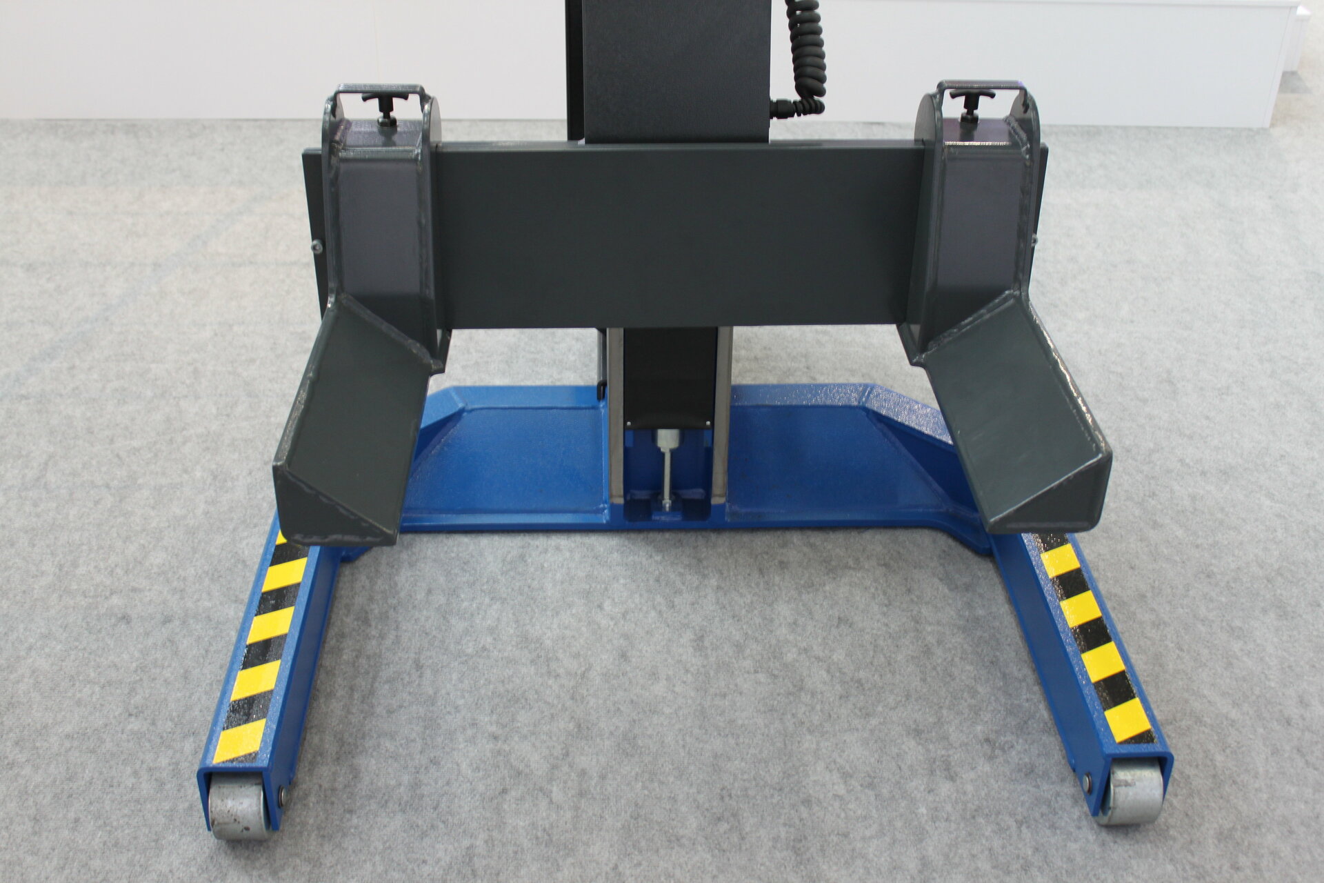 Successful presentation of the new universal carriage for MAHA mobile ...