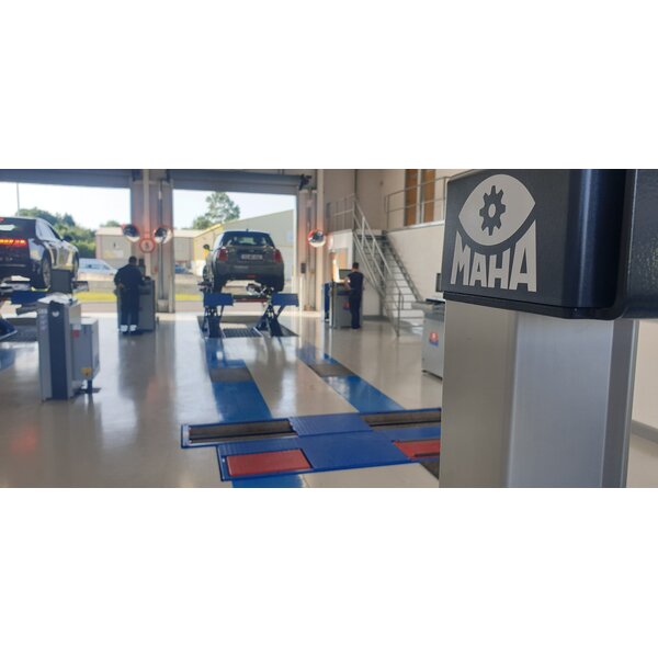 DUO scissor lift proves best quality. Made by MAHA. | MAHA UK Ltd.